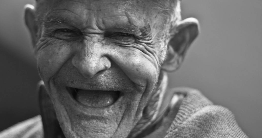 Smijeh otkriva društveni status - nomad.ba